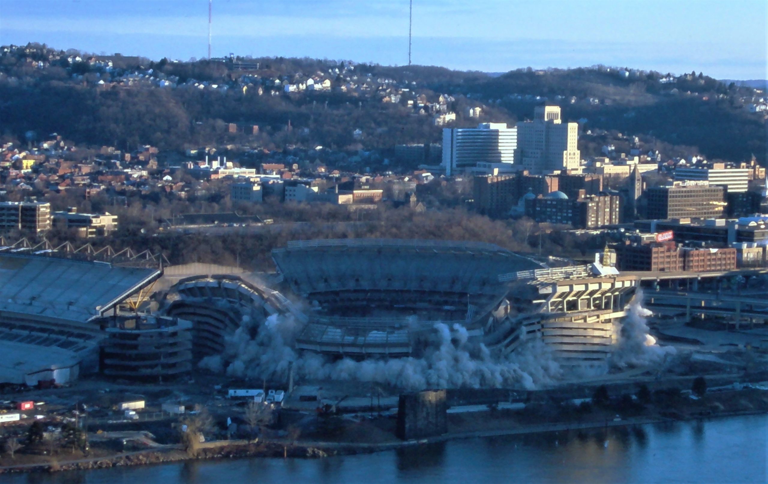 Three Rivers Stadium - Controlled Demolition Inc.